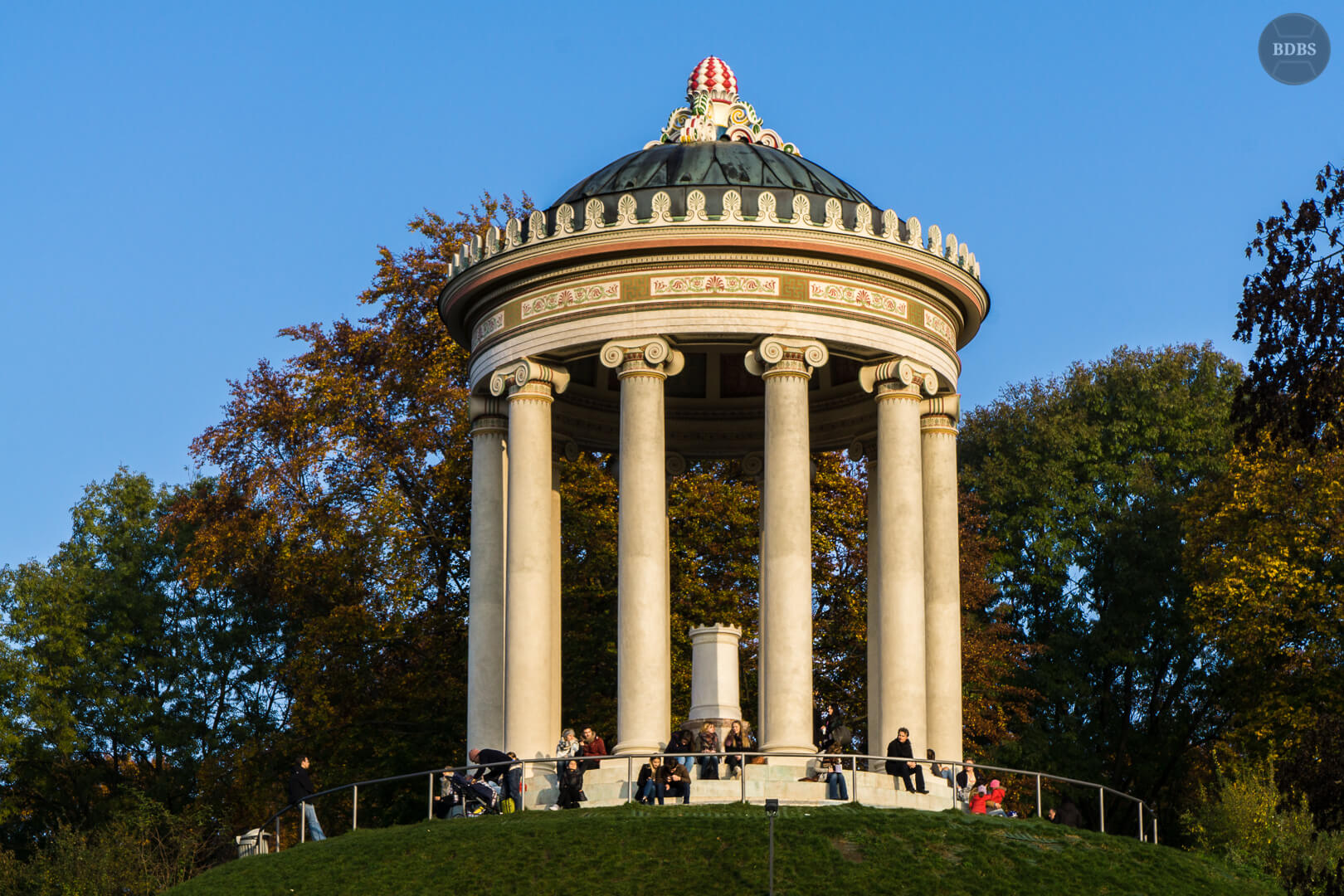 Der Münchner Monopteros | BDBS - Blog der Blauen Stunde